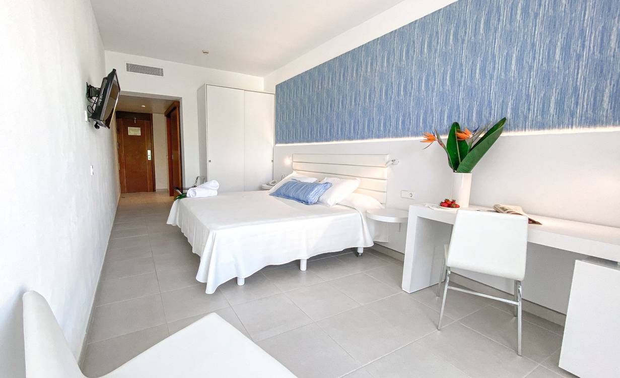 COMFORT ROOM WITH SIDE SEA VIEW | Reverence Life Hotel in Santa Ponsa ...